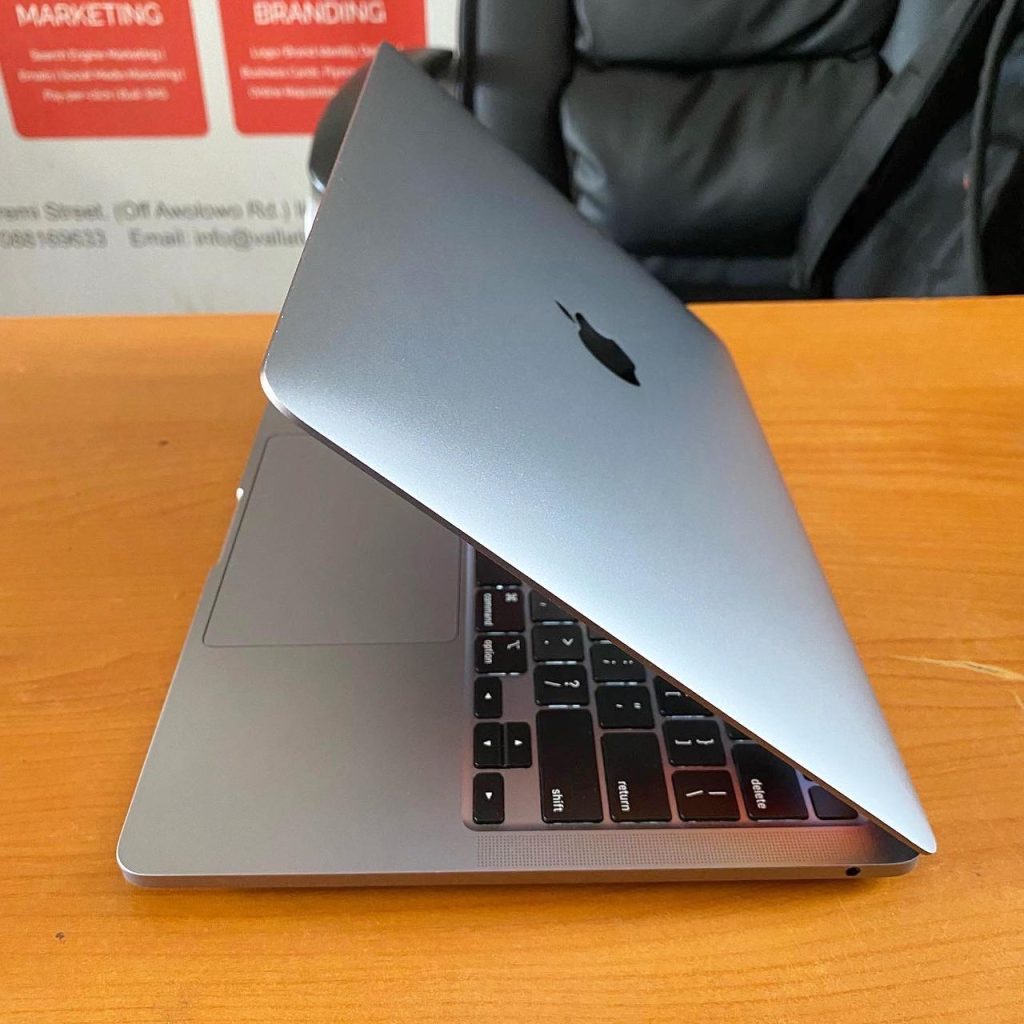 MacBook Pro 2020 Core i5 16Gb 512Gb - VTS Tech and Gadgets